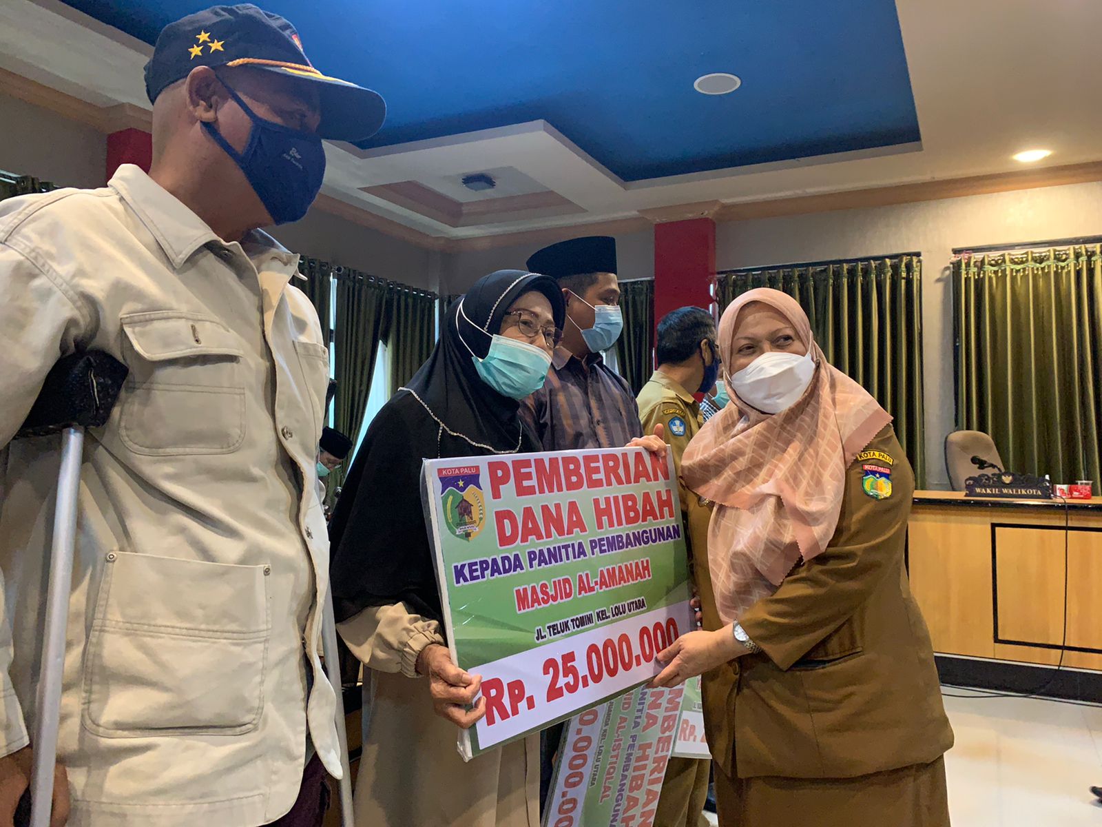 Pemkot Palu Serahkan Bantuan Hibah Kepada 50 Ormas Lembaga Dan Rumah